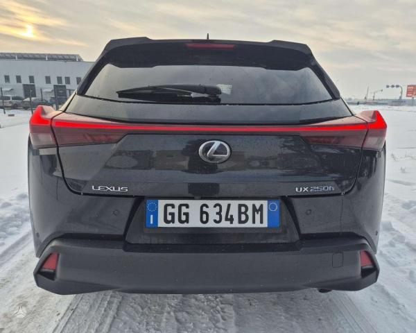 Melns Lexus UX 250h 2021 Panevēža, ar dzinēja tilpumu 1.99 L un nobraukumu 149 tūkst. km par 18999 €, foto 5 vietnē AUTOMOTO.COM.LV