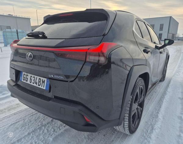Melns Lexus UX 250h 2021 Panevēža, ar dzinēja tilpumu 1.99 L un nobraukumu 149 tūkst. km par 18999 €, foto 6 vietnē AUTOMOTO.COM.LV