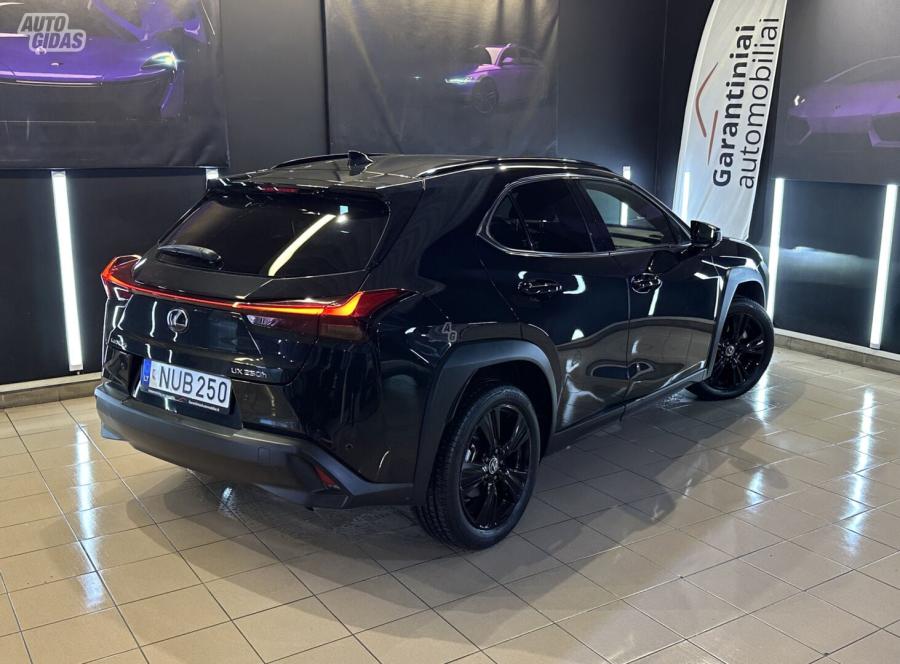 Черный Лексус UX 250h 2021 в Авиженяй, объемом двигателя 2.00 л и пробегом 41 тыс. км за 25950 €, фото 3 на AUTOMOTO.COM.LV