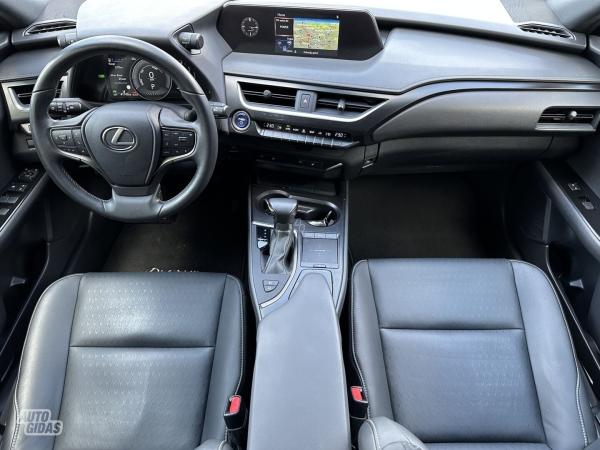 Black Lexus UX 250h 2021 in Avizieniai, with an engine capacity of 2.00 L and mileage of 41 thousand km for 25950 €, photo 3 on AUTOMOTO.COM.LV