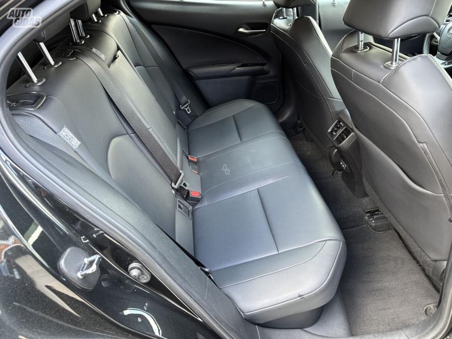 Черный Лексус UX 250h 2021 в Авиженяй, объемом двигателя 2.00 л и пробегом 41 тыс. км за 25950 €, фото 6 на AUTOMOTO.COM.LV