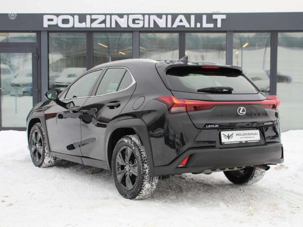 Melns Lexus UX 250h 2022 Viļņa, ar dzinēja tilpumu 1.99 L un nobraukumu 49 tūkst. km par 28250 €, foto 5 vietnē AUTOMOTO.COM.LV