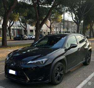 Black Lexus UX 250h 2022 in Vilnius, with an engine capacity of 1.99 L and mileage of 113 thousand km for 23999 €, photo  on AUTOMOTO.COM.LV
