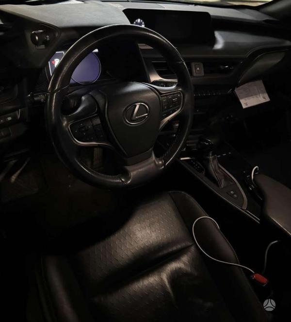 Melns Lexus UX 250h 2022 Viļņa, ar dzinēja tilpumu 1.99 L un nobraukumu 113 tūkst. km par 23999 €, foto 9 vietnē AUTOMOTO.COM.LV