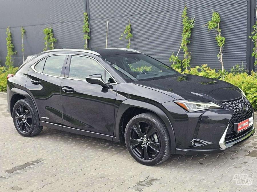 Black Lexus UX 250h 2022 in Vilnius, with an engine capacity of 2.00 L and mileage of 92 thousand km for 24200 €, photo 1 on AUTOMOTO.COM.LV