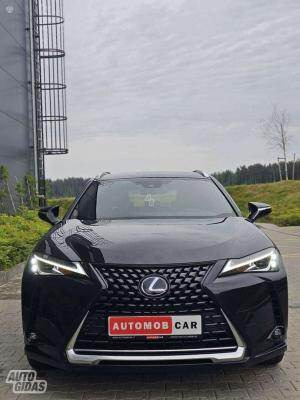 Black Lexus UX 250h 2022 in Vilnius, with an engine capacity of 2.00 L and mileage of 92 thousand km for 24200 €, photo 3 on AUTOMOTO.COM.LV