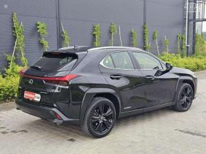 Black Lexus UX 250h 2022 in Vilnius, with an engine capacity of 2.00 L and mileage of 92 thousand km for 24200 €, photo 5 on AUTOMOTO.COM.LV