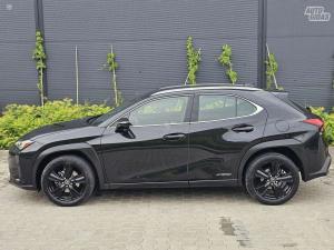 Black Lexus UX 250h 2022 in Vilnius, with an engine capacity of 2.00 L and mileage of 92 thousand km for 24200 €, photo 8 on AUTOMOTO.COM.LV