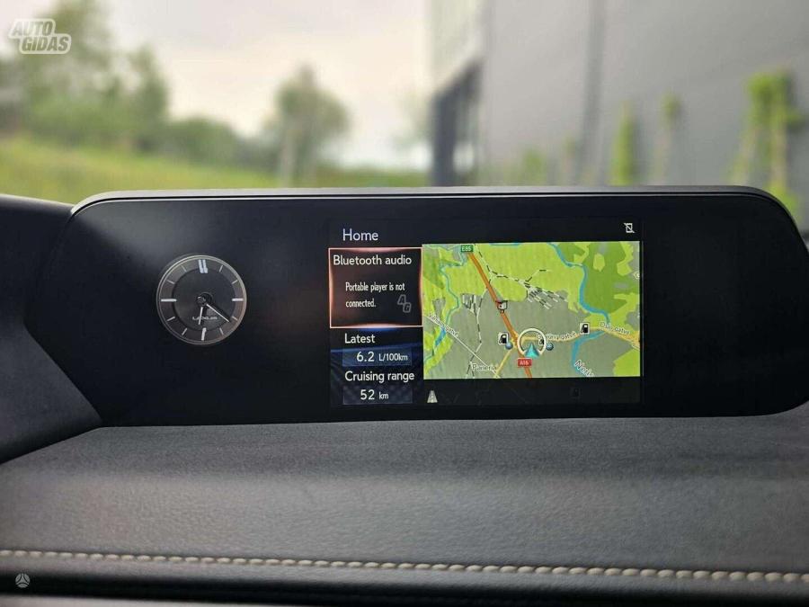 Black Lexus UX 250h 2022 in Vilnius, with an engine capacity of 2.00 L and mileage of 92 thousand km for 24200 €, photo 11 on AUTOMOTO.COM.LV