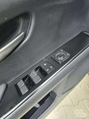 Black Lexus UX 250h 2022 in Vilnius, with an engine capacity of 2.00 L and mileage of 92 thousand km for 24200 €, photo 25 on AUTOMOTO.COM.LV