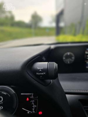 Black Lexus UX 250h 2022 in Vilnius, with an engine capacity of 2.00 L and mileage of 92 thousand km for 24200 €, photo 28 on AUTOMOTO.COM.LV