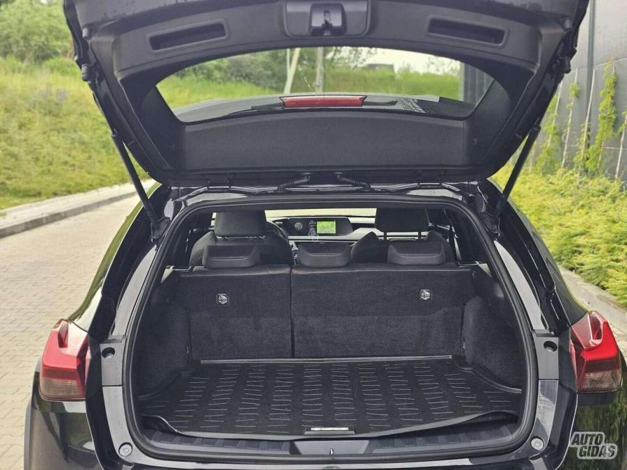 Black Lexus UX 250h 2022 in Vilnius, with an engine capacity of 2.00 L and mileage of 92 thousand km for 24200 €, photo 34 on AUTOMOTO.COM.LV