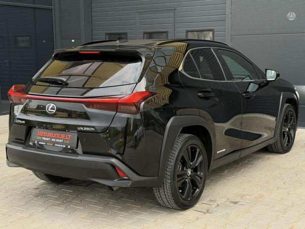 Melns Lexus UX 250h 2022 Viļņa, ar dzinēja tilpumu 1.99 L un nobraukumu 116 tūkst. km par 23999 €, foto 4 vietnē AUTOMOTO.COM.LV