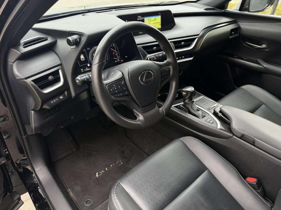 Melns Lexus UX 250h 2022 Viļņa, ar dzinēja tilpumu 1.99 L un nobraukumu 116 tūkst. km par 23999 €, foto 8 vietnē AUTOMOTO.COM.LV