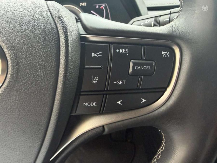 Melns Lexus UX 250h 2022 Viļņa, ar dzinēja tilpumu 1.99 L un nobraukumu 116 tūkst. km par 23999 €, foto 21 vietnē AUTOMOTO.COM.LV