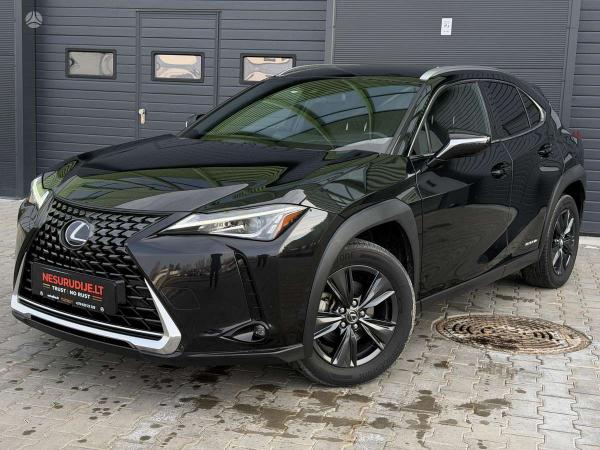 Черный Лексус UX 250h 2022 в Вильнюс, объемом двигателя 1.99 л и пробегом 75 тыс. км за 24444 €, фото 1 на AUTOMOTO.COM.LV