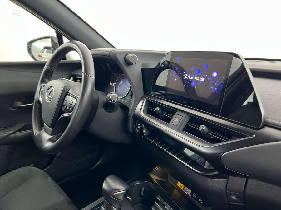 Черный Лексус UX 250h 2022 в Вильнюс, объемом двигателя 1.99 л и пробегом 146 тыс. км за 24900 €, фото 15 на AUTOMOTO.COM.LV