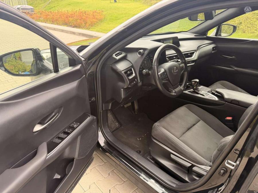 Melns Lexus UX 250h 2022 Viļņa, ar dzinēja tilpumu 1.99 L un nobraukumu 31 tūkst. km par 25350 €, foto 15 vietnē AUTOMOTO.COM.LV