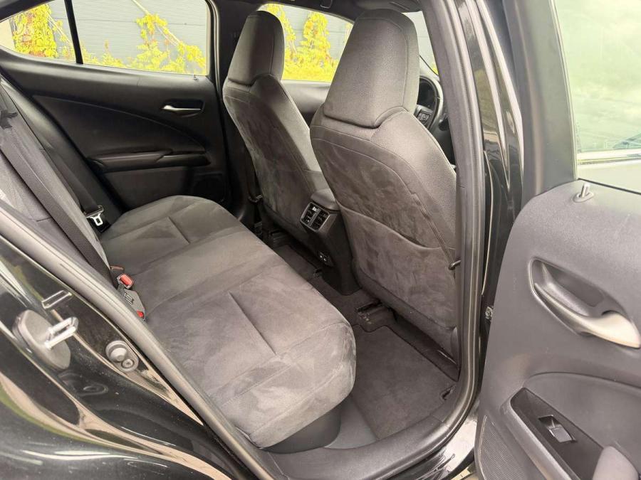 Melns Lexus UX 250h 2022 Viļņa, ar dzinēja tilpumu 1.99 L un nobraukumu 31 tūkst. km par 25350 €, foto 21 vietnē AUTOMOTO.COM.LV