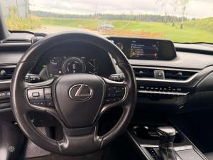 Melns Lexus UX 250h 2022 Viļņa, ar dzinēja tilpumu 1.99 L un nobraukumu 31 tūkst. km par 25350 €, foto 24 vietnē AUTOMOTO.COM.LV