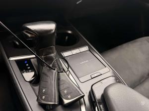 Melns Lexus UX 250h 2022 Viļņa, ar dzinēja tilpumu 1.99 L un nobraukumu 31 tūkst. km par 25350 €, foto 39 vietnē AUTOMOTO.COM.LV