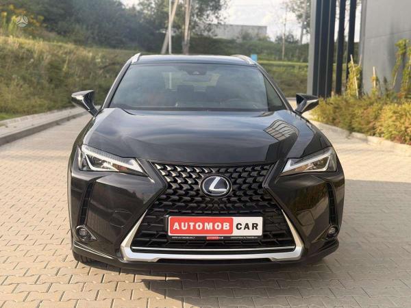 Black Lexus UX 250h 2022 in Vilnius, with an engine capacity of 1.99 L and mileage of 31 thousand km for 25950 €, photo 5 on AUTOMOTO.COM.LV