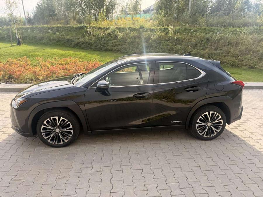 Melns Lexus UX 250h 2022 Viļņa, ar dzinēja tilpumu 1.99 L un nobraukumu 31 tūkst. km par 25950 €, foto 10 vietnē AUTOMOTO.COM.LV