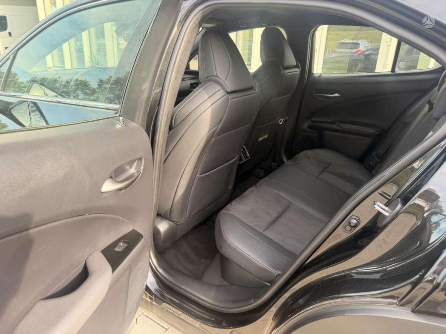 Melns Lexus UX 250h 2022 Viļņa, ar dzinēja tilpumu 1.99 L un nobraukumu 31 tūkst. km par 25950 €, foto 14 vietnē AUTOMOTO.COM.LV