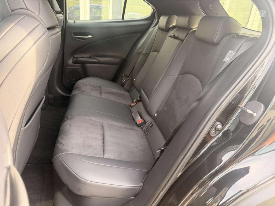 Melns Lexus UX 250h 2022 Viļņa, ar dzinēja tilpumu 1.99 L un nobraukumu 31 tūkst. km par 25950 €, foto 19 vietnē AUTOMOTO.COM.LV