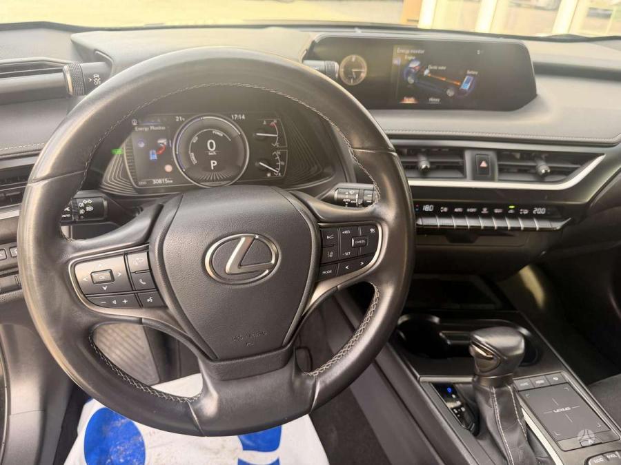 Melns Lexus UX 250h 2022 Viļņa, ar dzinēja tilpumu 1.99 L un nobraukumu 31 tūkst. km par 25950 €, foto 26 vietnē AUTOMOTO.COM.LV