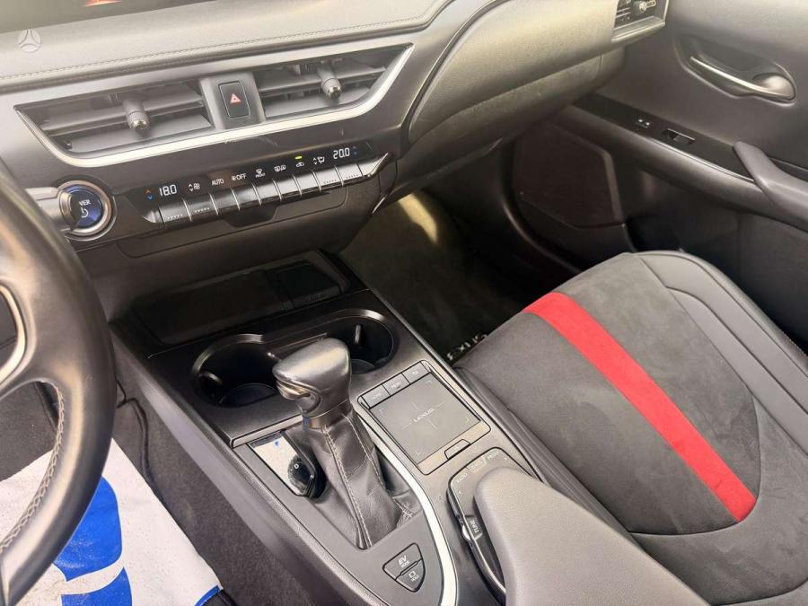 Melns Lexus UX 250h 2022 Viļņa, ar dzinēja tilpumu 1.99 L un nobraukumu 31 tūkst. km par 25950 €, foto 30 vietnē AUTOMOTO.COM.LV