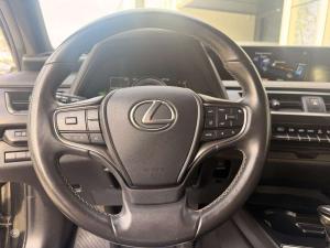 Melns Lexus UX 250h 2022 Viļņa, ar dzinēja tilpumu 1.99 L un nobraukumu 31 tūkst. km par 25950 €, foto 31 vietnē AUTOMOTO.COM.LV