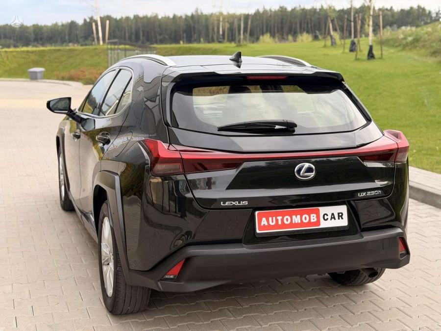 Черный Лексус UX 250h 2022 в Вильнюс, объемом двигателя 0.00 л и пробегом 251 тыс. км за 18950 €, фото 14 на AUTOMOTO.COM.LV