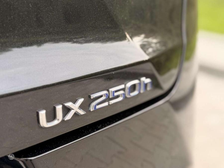 Черный Лексус UX 250h 2022 в Вильнюс, объемом двигателя 0.00 л и пробегом 251 тыс. км за 18950 €, фото 19 на AUTOMOTO.COM.LV