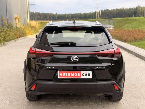 Black Lexus UX 250h 2022 in Vilnius, with an engine capacity of 0.00 L and mileage of 251 thousand km for 18950 €, photo 9 on AUTOMOTO.COM.LV