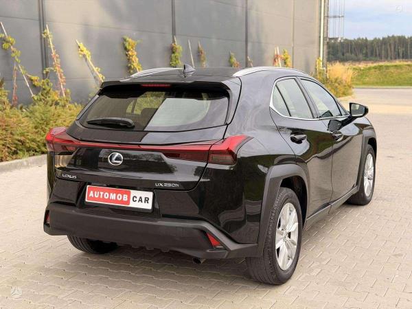 Black Lexus UX 250h 2022 in Vilnius, with an engine capacity of 0.00 L and mileage of 251 thousand km for 18950 €, photo 11 on AUTOMOTO.COM.LV