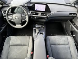 Black Lexus UX 250h 2023 in Avizieniai, with an engine capacity of 2.00 L and mileage of 101 thousand km for 24950 €, photo 4 on AUTOMOTO.COM.LV