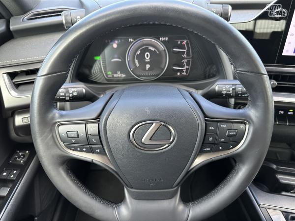 Black Lexus UX 250h 2023 in Avizieniai, with an engine capacity of 2.00 L and mileage of 101 thousand km for 24950 €, photo 7 on AUTOMOTO.COM.LV