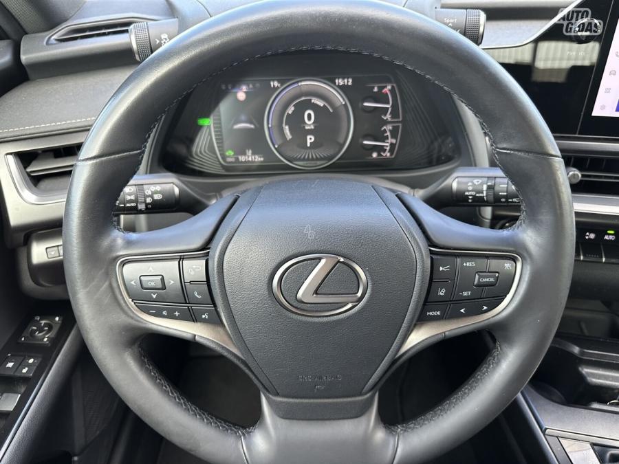 Black Lexus UX 250h 2023 in Avizieniai, with an engine capacity of 2.00 L and mileage of 101 thousand km for 24950 €, photo 7 on AUTOMOTO.COM.LV