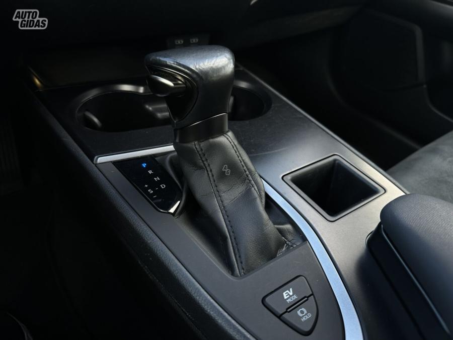 Black Lexus UX 250h 2023 in Avizieniai, with an engine capacity of 2.00 L and mileage of 101 thousand km for 24950 €, photo 21 on AUTOMOTO.COM.LV