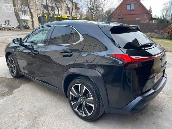 Melns Lexus UX 250h 2019 Šauļi, ar dzinēja tilpumu 2.00 L un nobraukumu 118 tūkst. km par 19350 €, foto 3 vietnē AUTOMOTO.COM.LV
