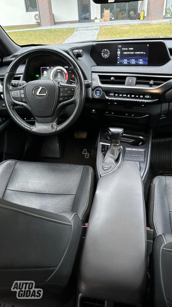 Melns Lexus UX 250h 2019 Šauļi, ar dzinēja tilpumu 2.00 L un nobraukumu 118 tūkst. km par 19350 €, foto 10 vietnē AUTOMOTO.COM.LV