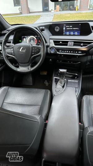 Black Lexus UX 250h 2019 in Siauliai, with an engine capacity of 2.00 L and mileage of 118 thousand km for 19350 €, photo 10 on AUTOMOTO.COM.LV
