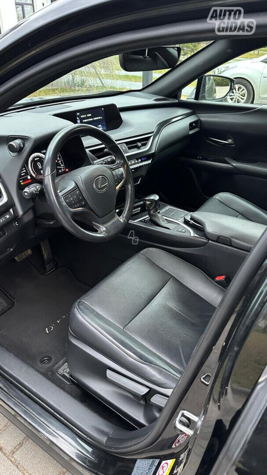 Black Lexus UX 250h 2019 in Siauliai, with an engine capacity of 2.00 L and mileage of 118 thousand km for 19350 €, photo 11 on AUTOMOTO.COM.LV