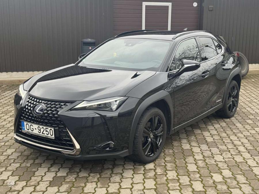 Black Lexus UX 250h 2021 in Riga, with an engine capacity of 2.00 L and mileage of 37 thousand km for 24147 €, photo 1 on AUTOMOTO.COM.LV