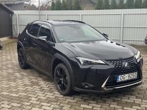 Black Lexus UX 250h 2021 in Riga, with an engine capacity of 2.00 L and mileage of 37 thousand km for 24147 €, photo 2 on AUTOMOTO.COM.LV
