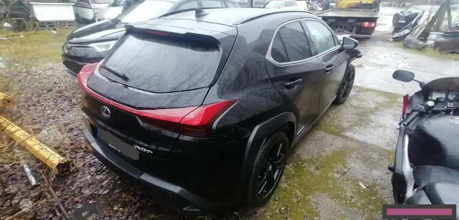 Black Lexus UX 250h 2022 in Telschi, with an engine capacity of 1.99 L and mileage of 50 thousand km for 15972 €, photo 1 on AUTOMOTO.COM.LV