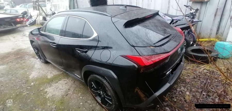 Black Lexus UX 250h 2022 in Telschi, with an engine capacity of 1.99 L and mileage of 50 thousand km for 15972 €, photo 2 on AUTOMOTO.COM.LV