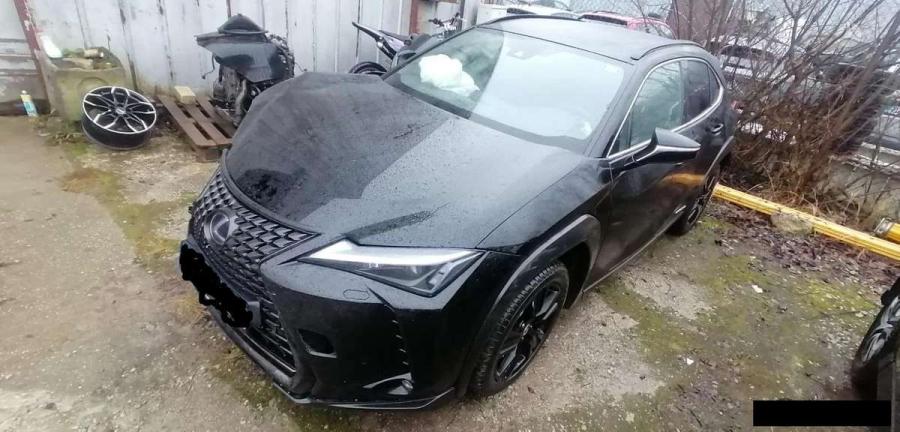 Black Lexus UX 250h 2022 in Telschi, with an engine capacity of 1.99 L and mileage of 50 thousand km for 15972 €, photo 3 on AUTOMOTO.COM.LV