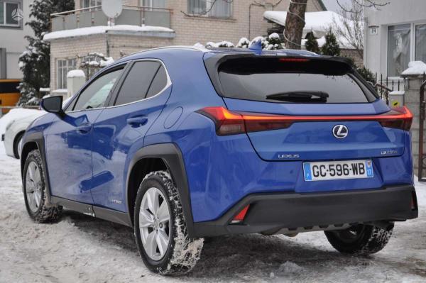 Zils Lexus UX 250h 2021 Viļņa, ar dzinēja tilpumu 2.50 L un nobraukumu 151 tūkst. km par 18800 €, foto 8 vietnē AUTOMOTO.COM.LV